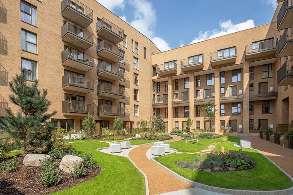 Hendon Waterside - new homes by Barratt Homes